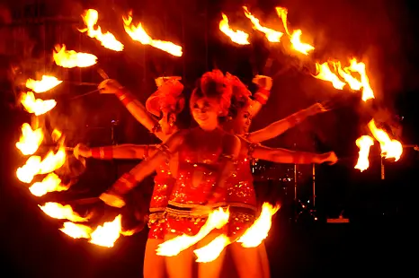 Bali Fire Dance – Suara Surabaya