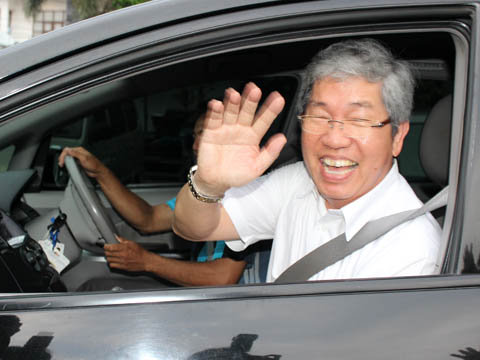 Tony Sumampau Diperiksa 7 Jam – Suara Surabaya