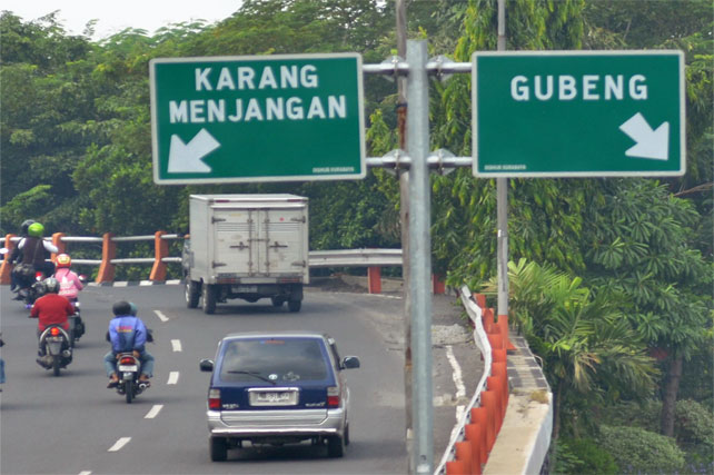Rambu Baru Cegah Salah Pilih Lajur – Suara Surabaya
