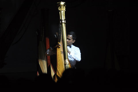 Konser 3 Generasi Harpist Indonesia – Suara Surabaya