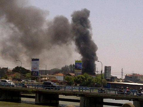 Asap Hitam dari Gunungsari – Suara Surabaya