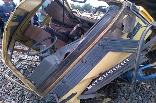 Kronologi Truk Sirtu Tertabrak KA Argo Bromo Anggrek di Kendal – Suara ... Kronologi Truk Sirtu Tertabrak KA Argo Bromo Anggrek di Kendal – Suara ...