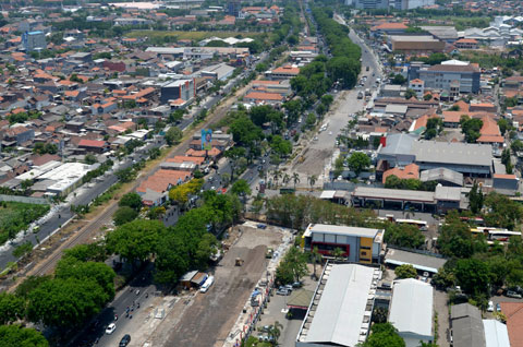 Frontage Road Sisi Barat Terus Dikerjakan – Suara Surabaya