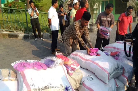 Sandal Berlafal Allah Dimusnahkan – Suara Surabaya