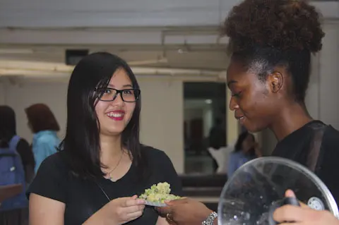 Cicipi Kuliner Negeri Kincir Angin – Suara Surabaya