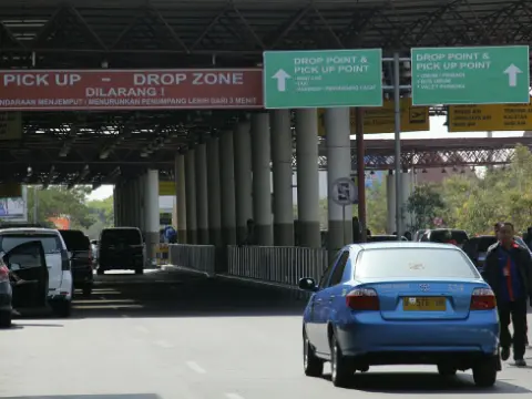 Jalur Parkir VIP Bandara Juanda Bisa untuk Umum – Suara Surabaya