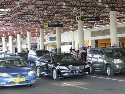 Jalur Parkir VIP Bandara Juanda Bisa untuk Umum – Suara Surabaya