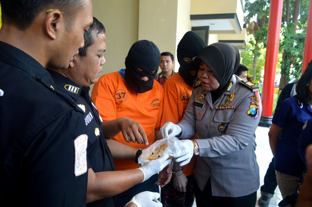 Roti Isi Sabu Gagal Masuk Ruang Tahanan – Suara Surabaya