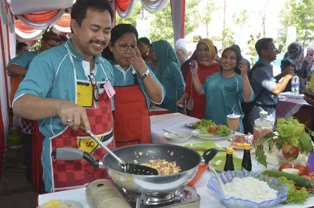 Kadisdik Surabaya Lomba Masak Nasi Goreng – Suara Surabaya