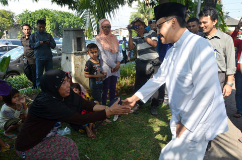 Gus Ipul Sambangi Korban Kapal Tenggelam – Suara Surabaya