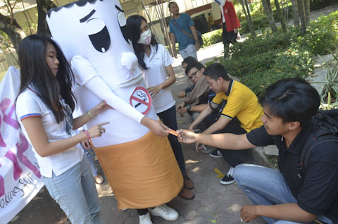 Aksi Rampas Rokok – Suara Surabaya