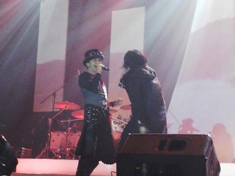 Konser Badai Pasti Berlalu – Suara Surabaya