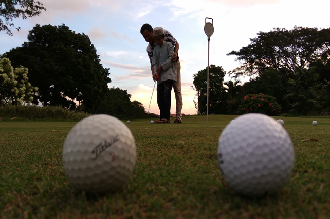 Buka Bersama Sambil Main Golf – Suara Surabaya