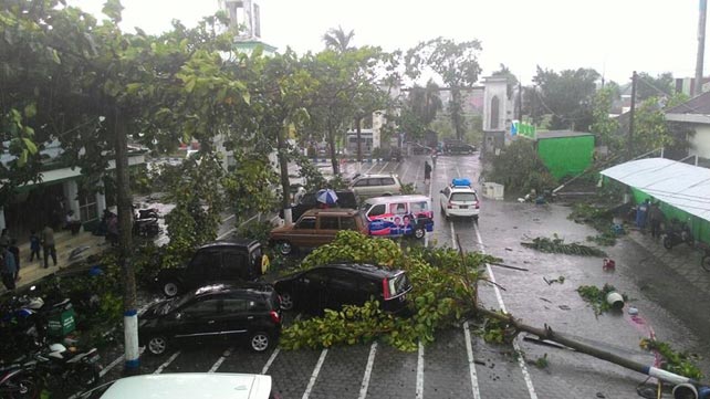 Puting Beliung di Wlingi Blitar – Suara Surabaya