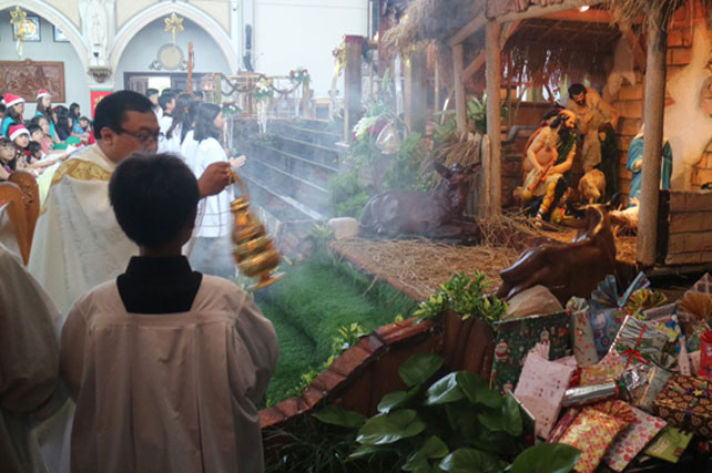Khidmatnya Misa Natal di Gereja Katolik Santo Yakobus – Suara Surabaya