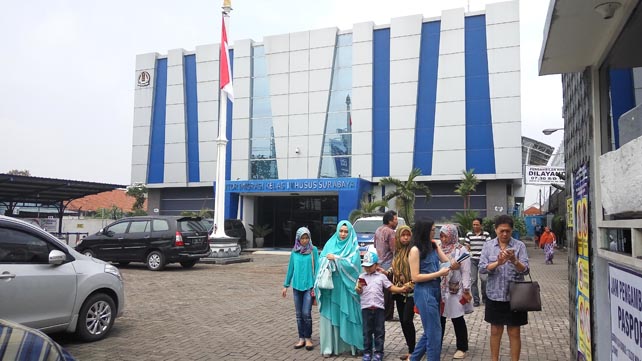Kantor Imigrasi Kelas 1 Surabaya Jemput Bola Pemohon Paspor - suara ... Kantor Imigrasi Kelas 1 Surabaya Jemput Bola Pemohon Paspor - suara ...