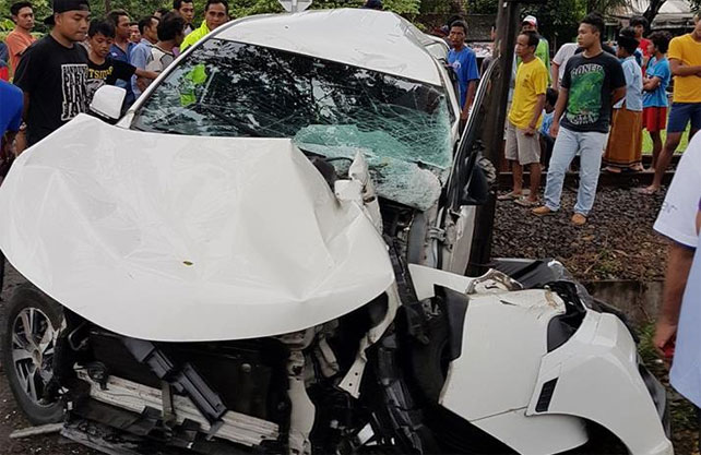 Avanza Tertabrak KA Bima, Satu Orang Meninggal – Suara Surabaya Avanza Tertabrak KA Bima, Satu Orang Meninggal – Suara Surabaya