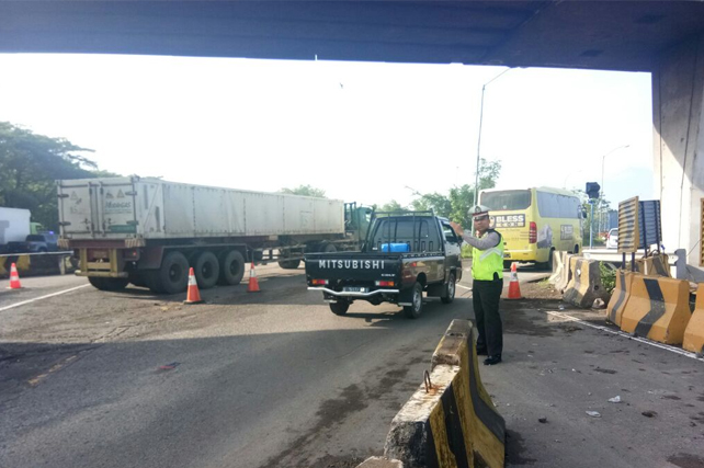 Raya Porong Masih Banjir, Jalur Sudetan Diperlebar – Suara Surabaya