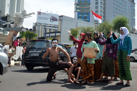 Aksi Komunitas Surabaya Membara – Suara Surabaya