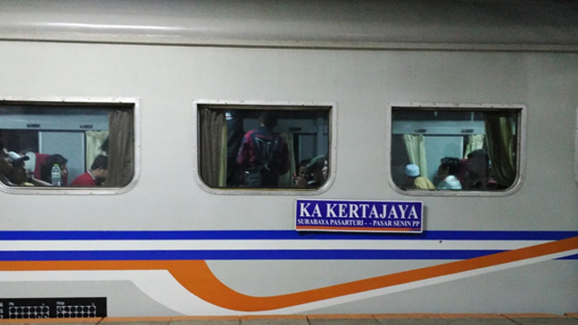 Pemudik Asal Sampang Melahirkan di Atas Kereta Api – Suara Surabaya Pemudik Asal Sampang Melahirkan di Atas Kereta Api – Suara Surabaya