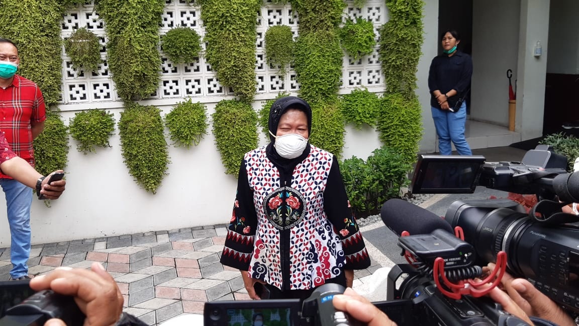 Risma Imbau Warga Surabaya Tingkatkan Kewaspadaan COVID-19 - Suara Surabaya