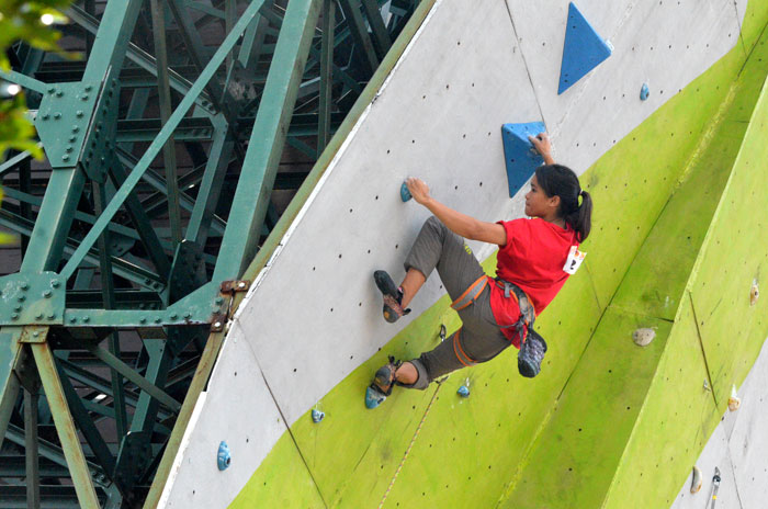 Jaring Atlet Panjat Dinding – Suara Surabaya