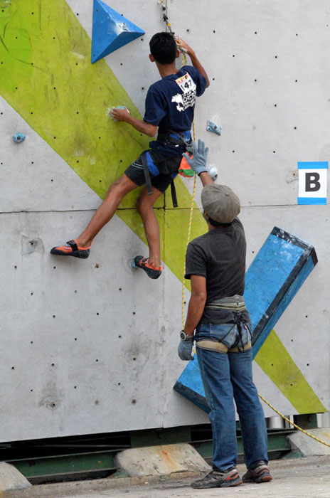 Jaring Atlet Panjat Dinding – Suara Surabaya