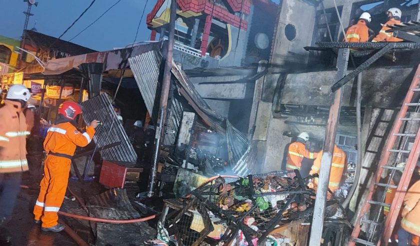 Dua Ruko di Pasar Bangunrejo Terbakar, Diduga Karena Konsleting Listrik ... Dua Ruko di Pasar Bangunrejo Terbakar, Diduga Karena Konsleting Listrik ...