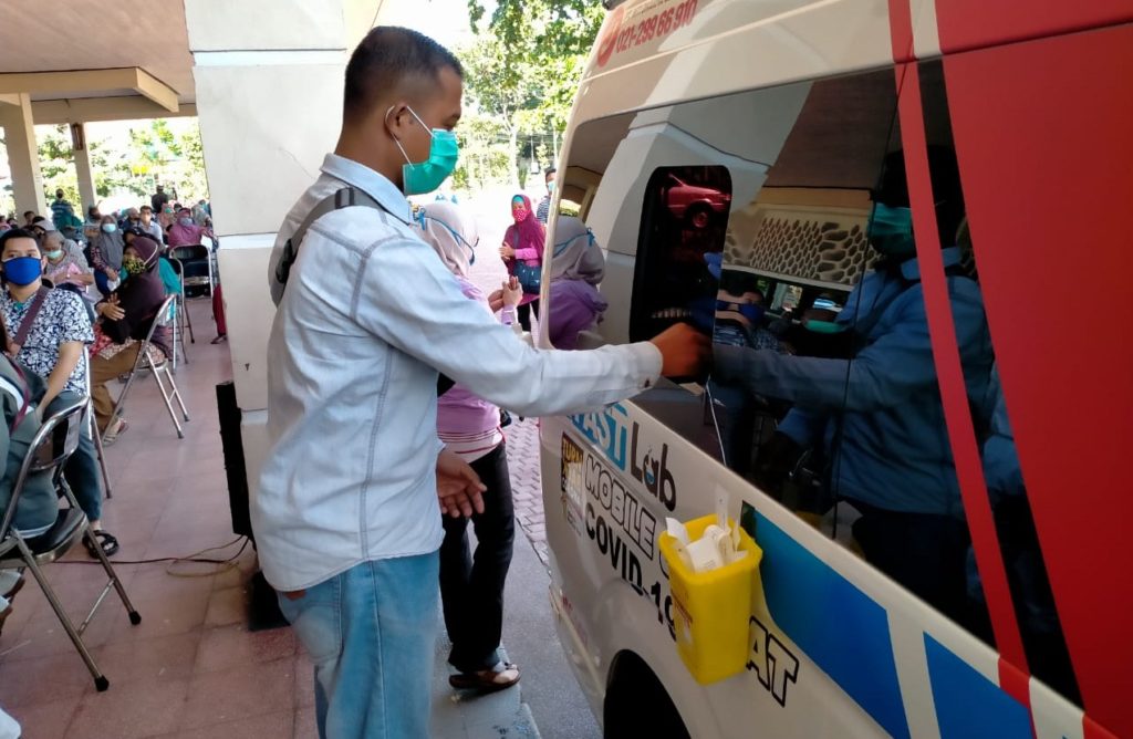 Pentingnya Mobil PCR untuk Tracing Covid-19 Secara Cepat - Suara Surabaya
