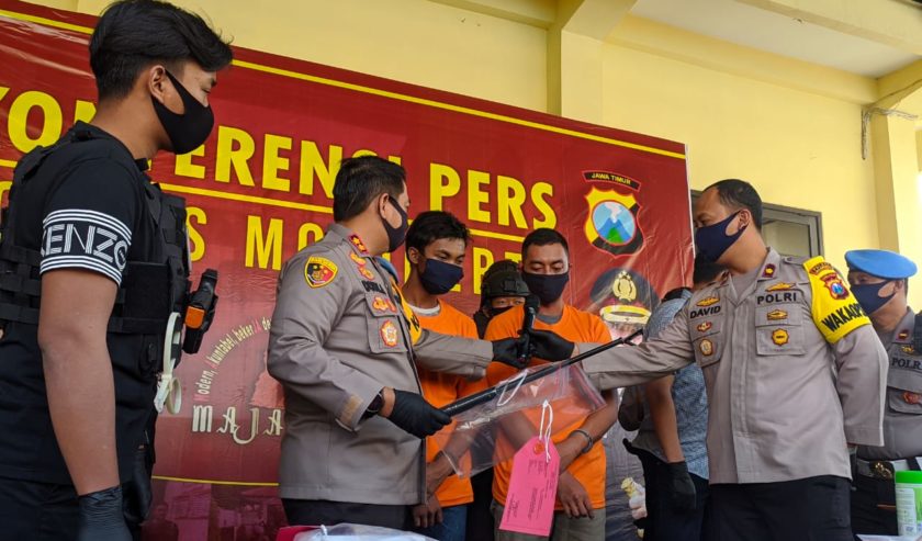 Polisi Tangkap Dua Pria Diduga Pembunuh Perempuan yang Jenazahnya ... Polisi Tangkap Dua Pria Diduga Pembunuh Perempuan yang Jenazahnya ...