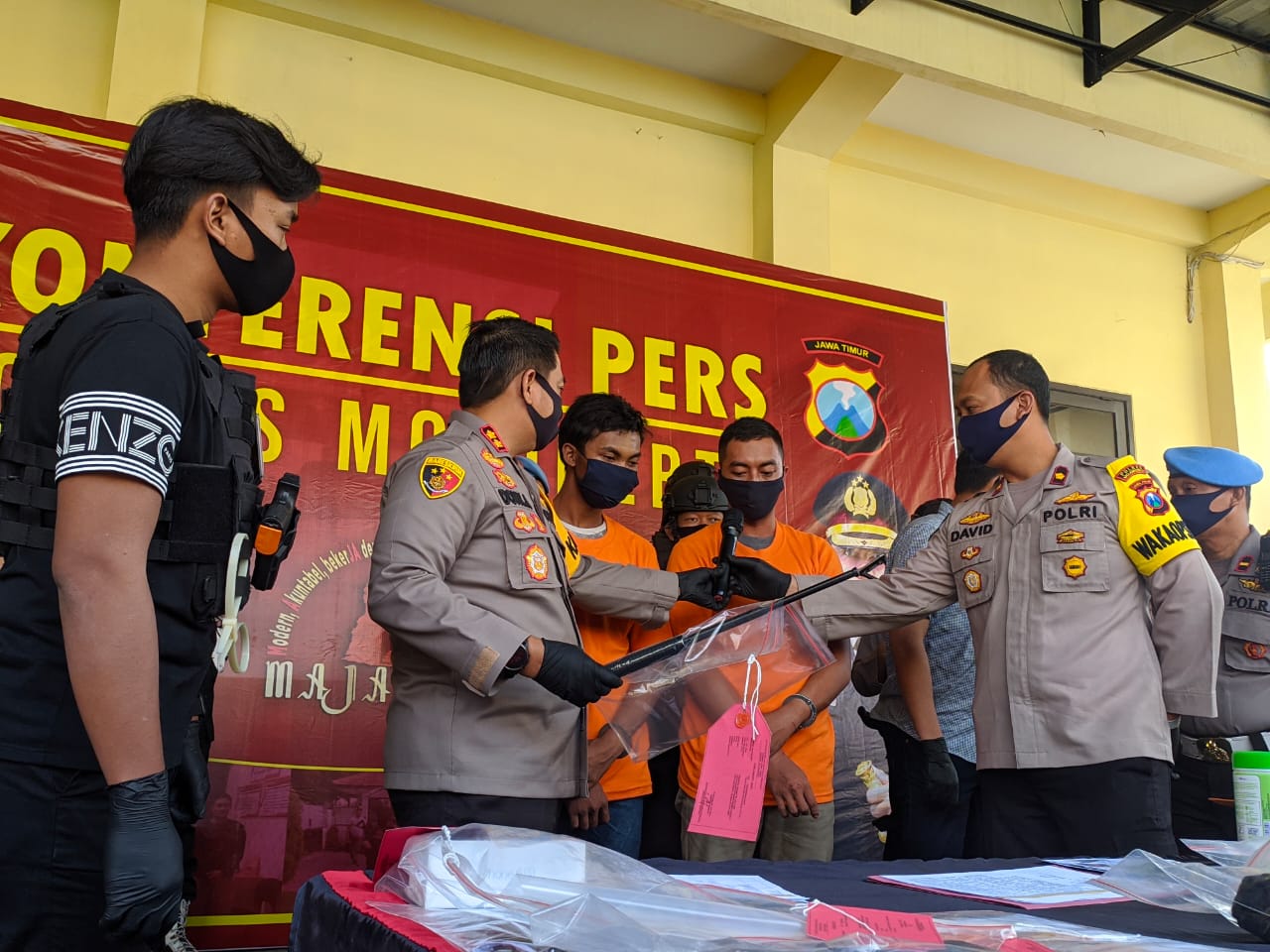 Polisi Tangkap Dua Pria Diduga Pembunuh Perempuan yang Jenazahnya ... Polisi Tangkap Dua Pria Diduga Pembunuh Perempuan yang Jenazahnya ...