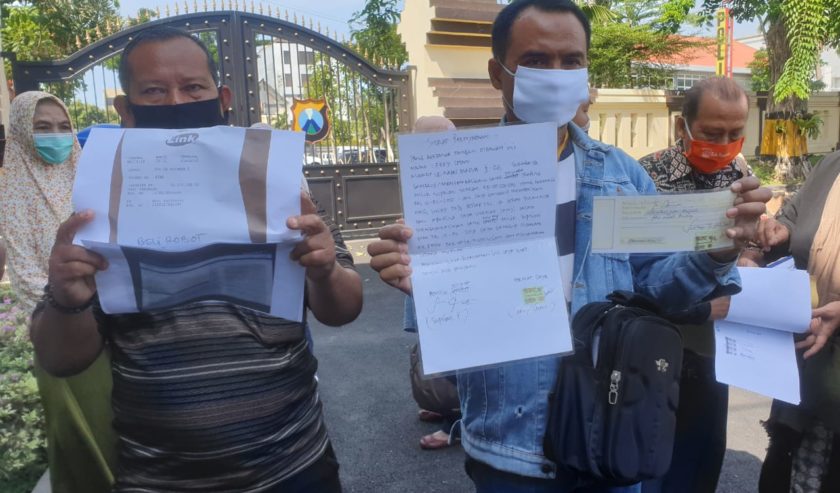 Belasan Orang Laporkan Kasus Dugaan Penipuan Investasi ke Polrestabes ... Belasan Orang Laporkan Kasus Dugaan Penipuan Investasi ke Polrestabes ...