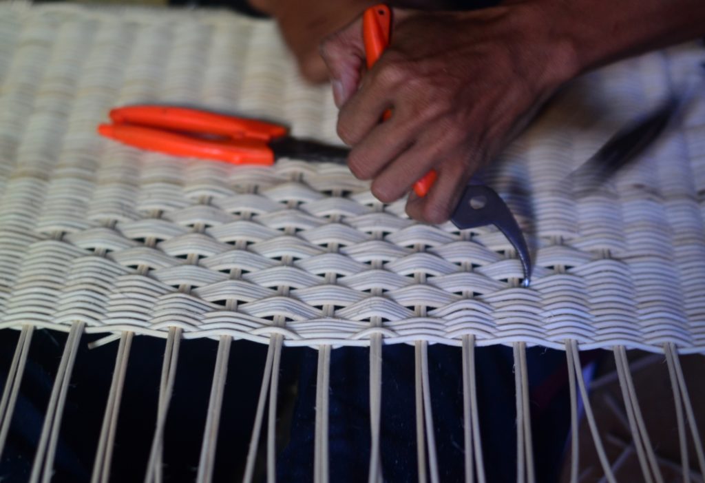 Mebel Rotan, Menganyam Zaman