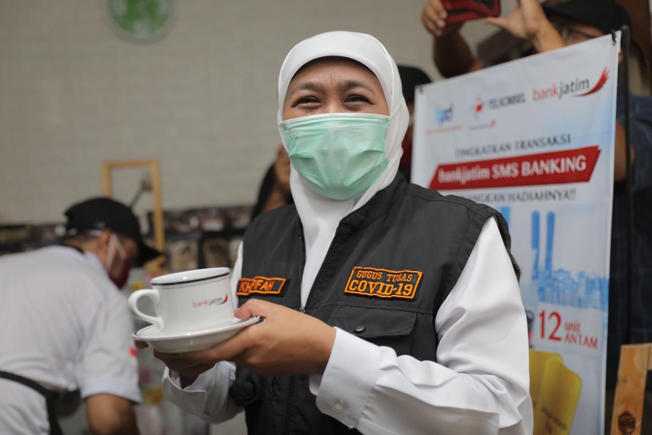 Khofifah Ajak Warga Taat Pakai Masker dan Dorong Beli Produk UMKM ... Khofifah Ajak Warga Taat Pakai Masker dan Dorong Beli Produk UMKM ...