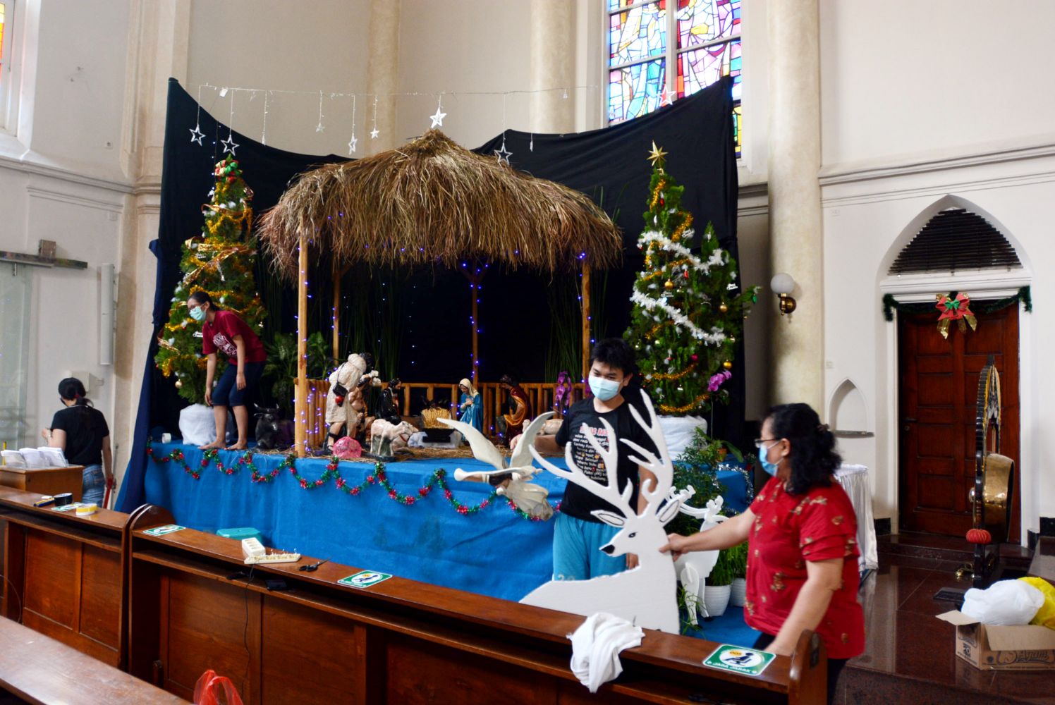 Persiapan Misa Natal Di Gereja Kelahiran Santa Perawan Maria