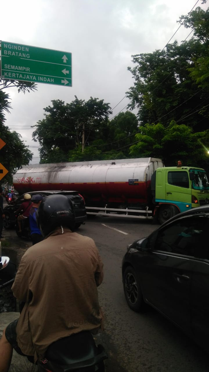 Truk, Mogok, Surabaya, Macet