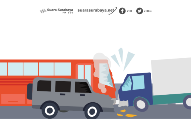 Mobil Menabrak Truk dan Pejalan Kaki di Prigen – Suara Surabaya
