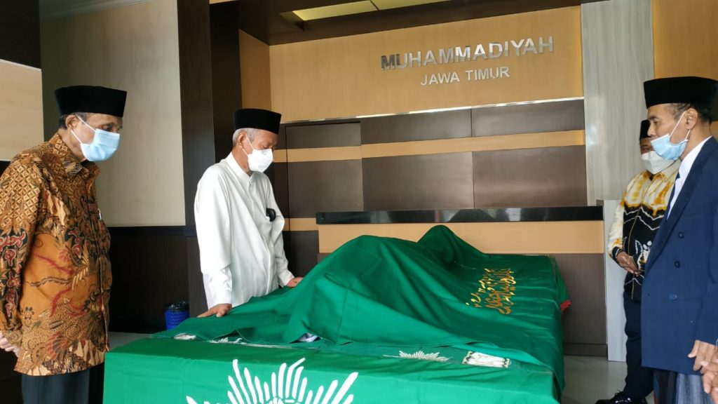 Jenazah Nadjib Hamid Disalatkan di Masjid Al-Badar Kantor PWM Jatim ...