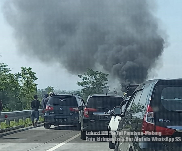 Kebakaran Truk Tangki BBM di Tol Pandaan-Malang, Lalu Lintas Macet – Suara Surabaya