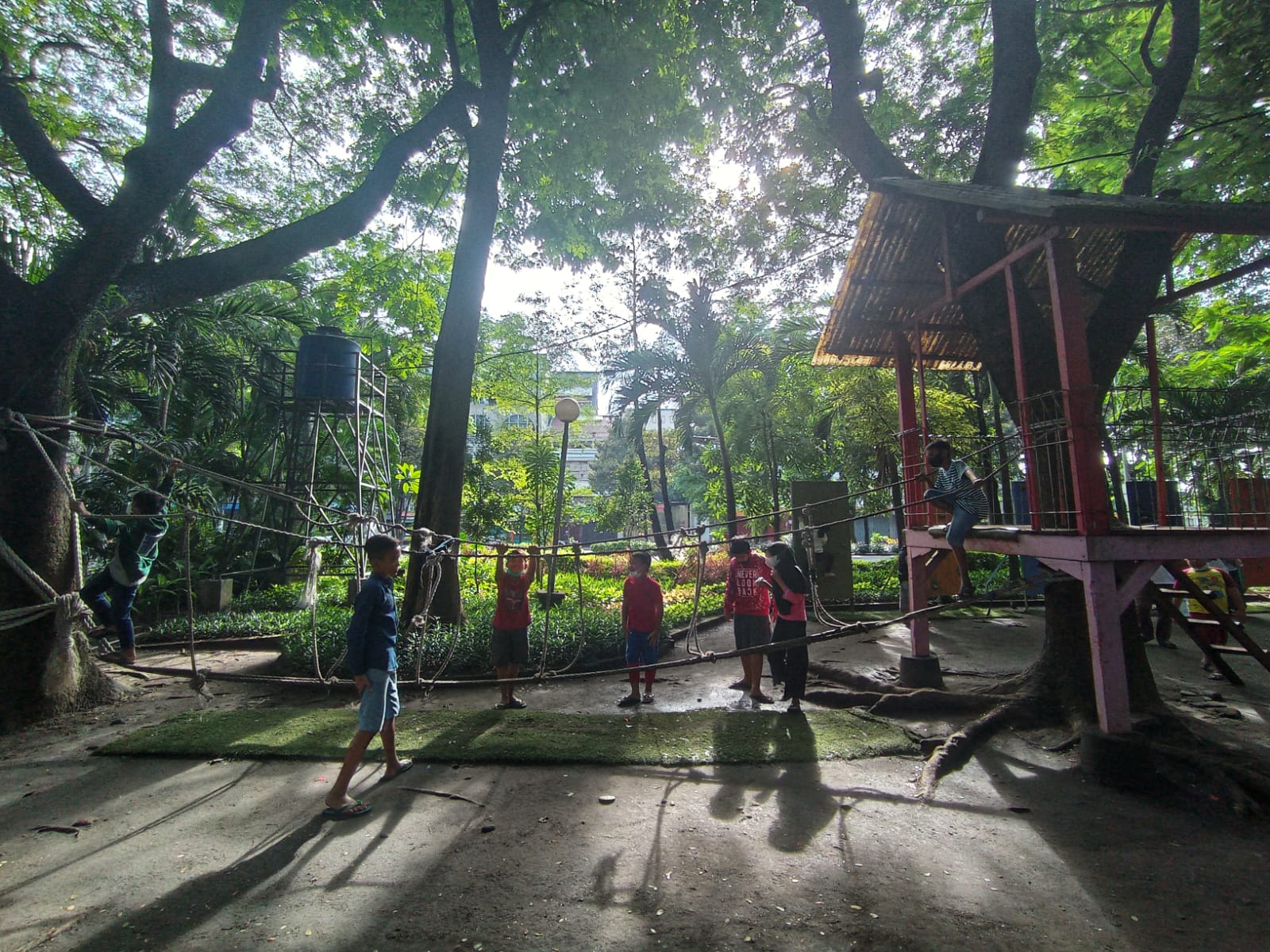 Taman Flora, Alternatif Liburan Tipis-Tipis di Surabaya - Suara Surabaya