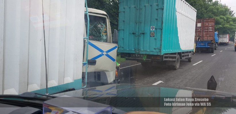 13.35: Kemacetan di Jalan Raya Trosobo, Manyar Gresik, Karangpilang ... 13.35: Kemacetan di Jalan Raya Trosobo, Manyar Gresik, Karangpilang ...