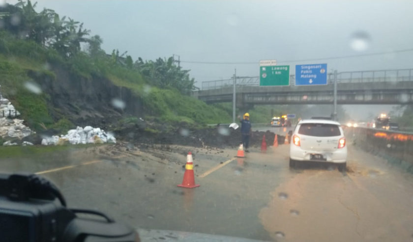 Tebing Longsor di Tol Pandaan-Malang