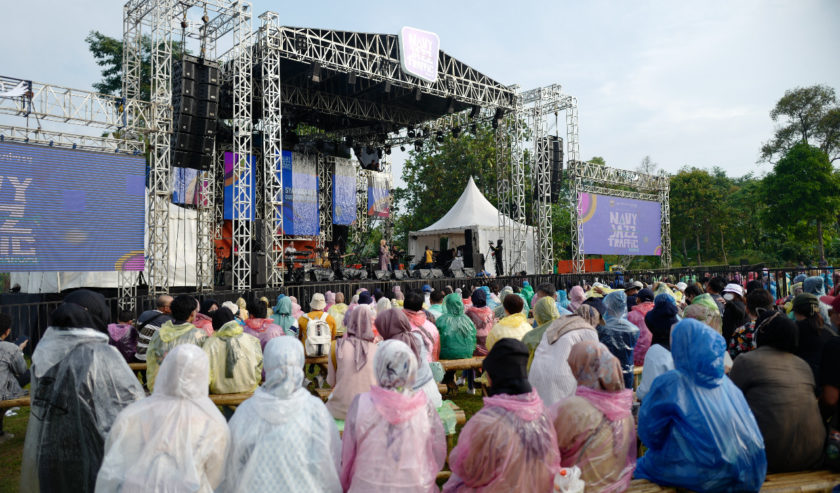 Penampilan Syaharani & Queenfireworks di Tengah Rintik Hujan NJTF ...