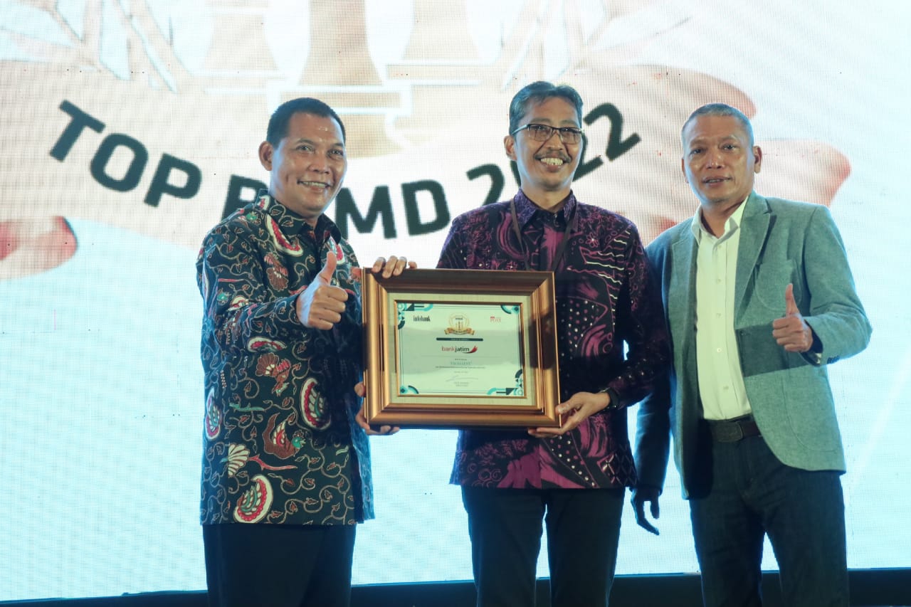 Bank Jatim Meraih Penghargaan Top BUMD 2022 - Suara Surabaya