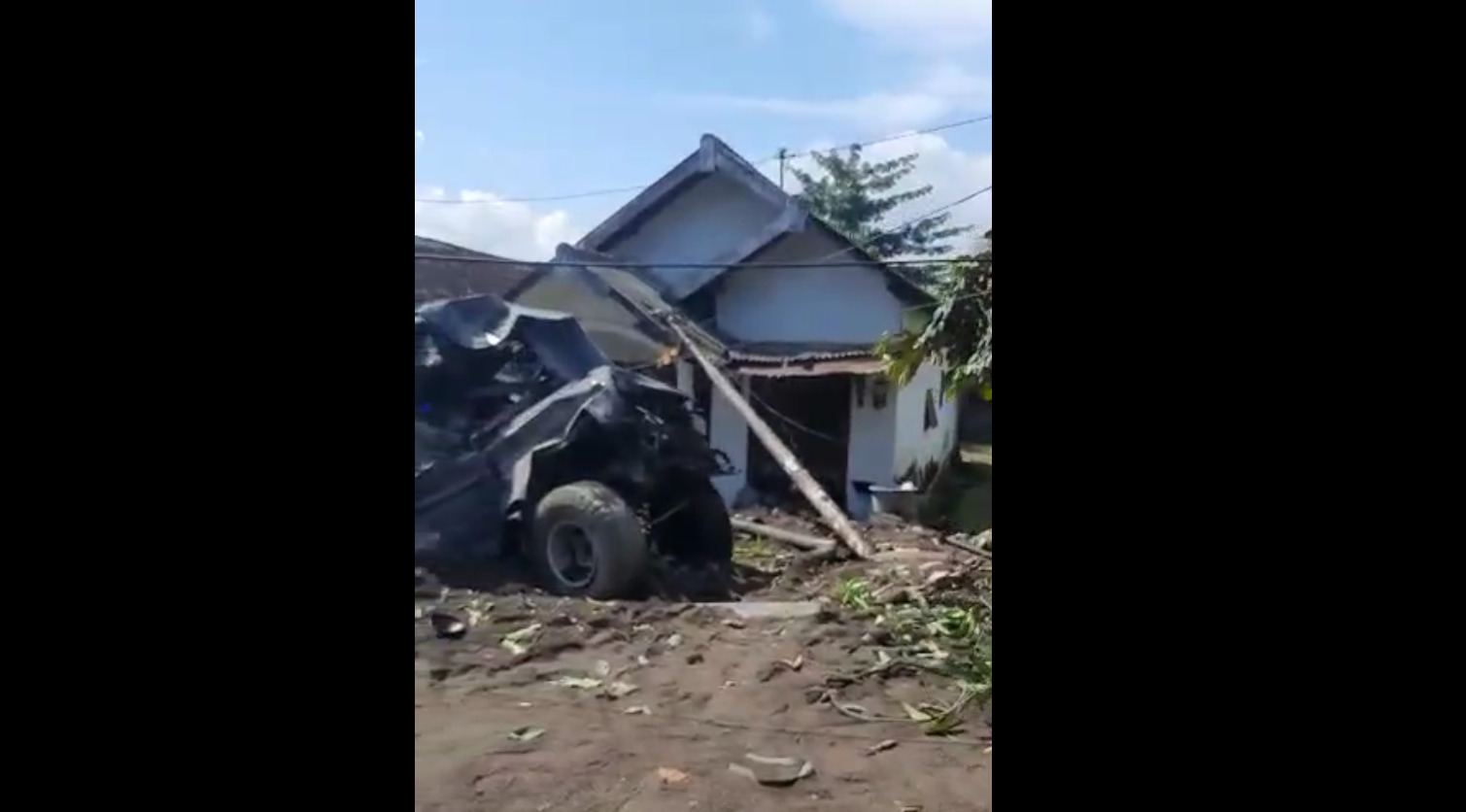 Diduga Rem Blong, Truk di Pasrepan Pasuruan Seruduk Belasan Rumah dan ... Diduga Rem Blong, Truk di Pasrepan Pasuruan Seruduk Belasan Rumah dan ...