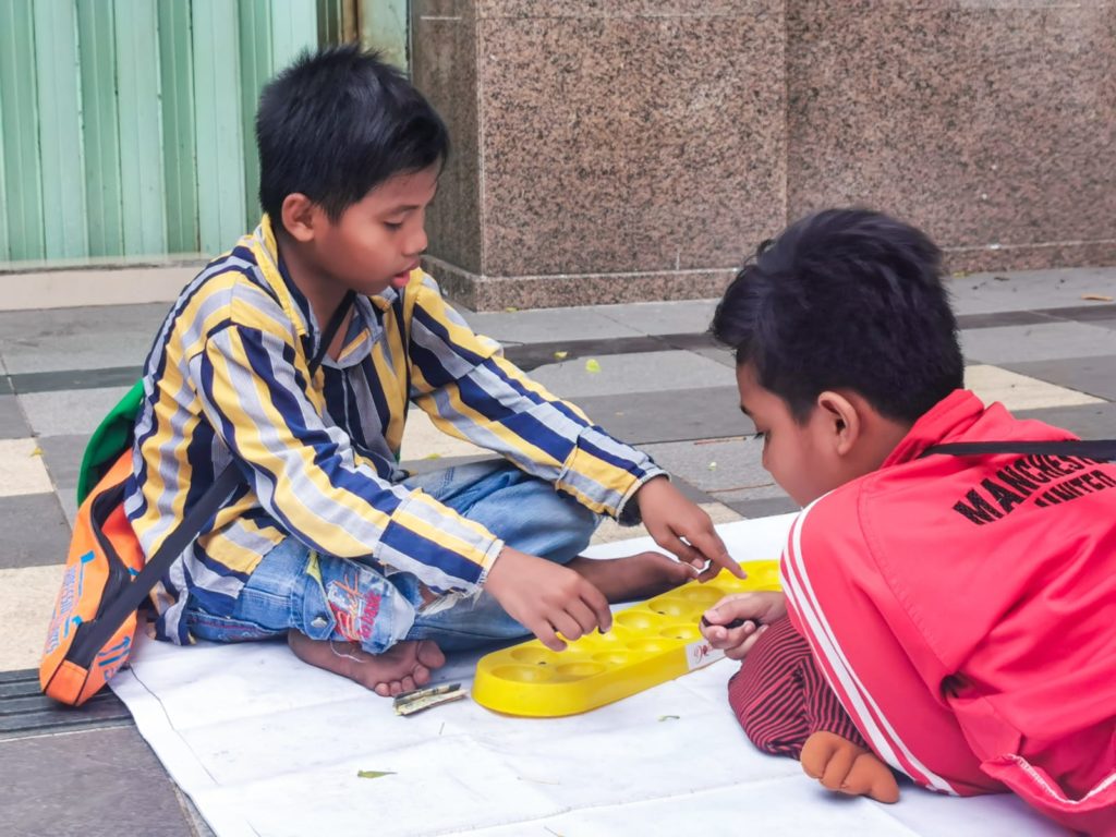 Lestarikan Permainan Tradisional, Kampoeng Dolanan Ajak Anak-Anak ...