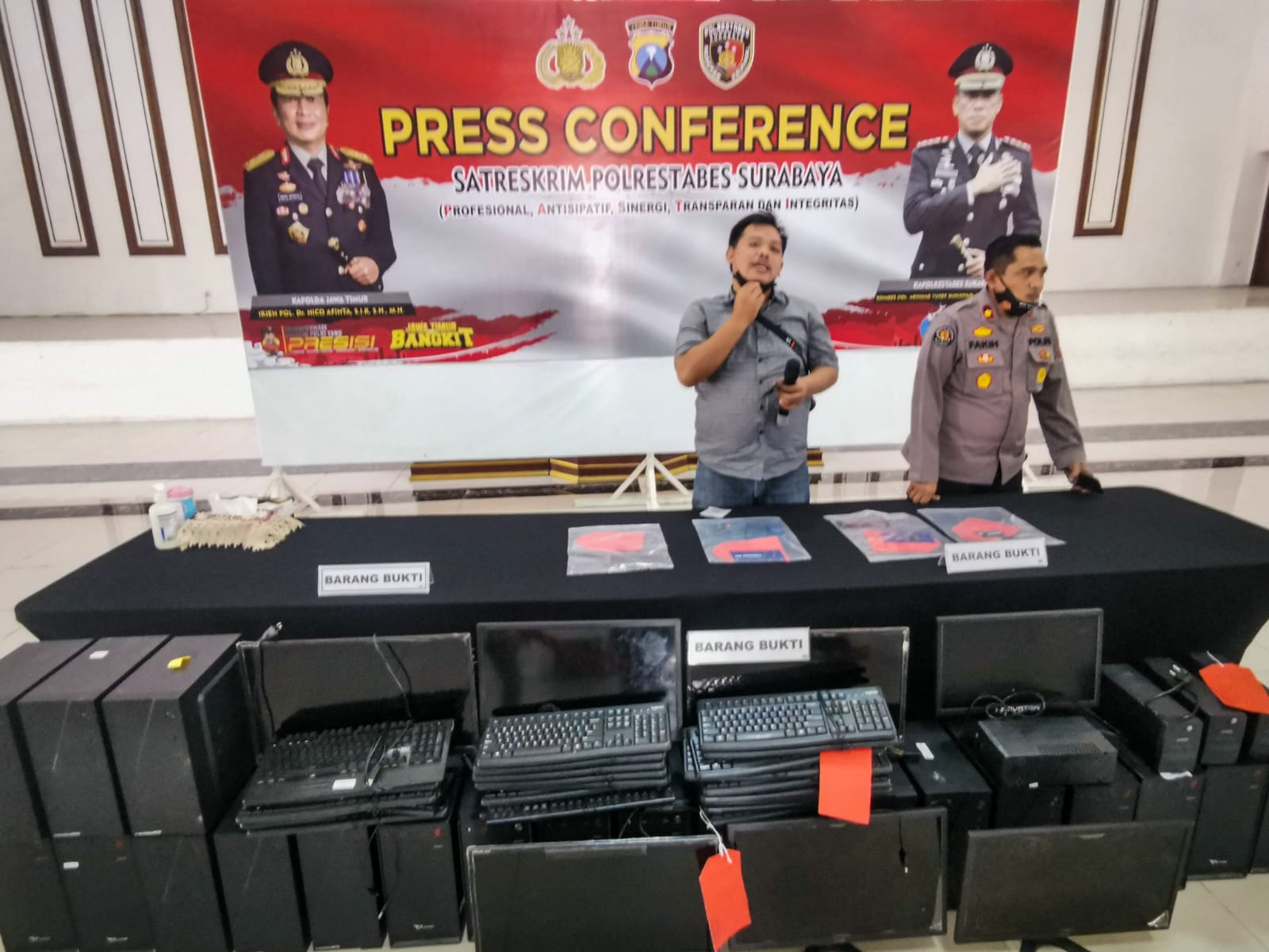 Polisi Bongkar Sindikat Judi Online di Surabaya - Suara Surabaya Polisi Bongkar Sindikat Judi Online di Surabaya - Suara Surabaya