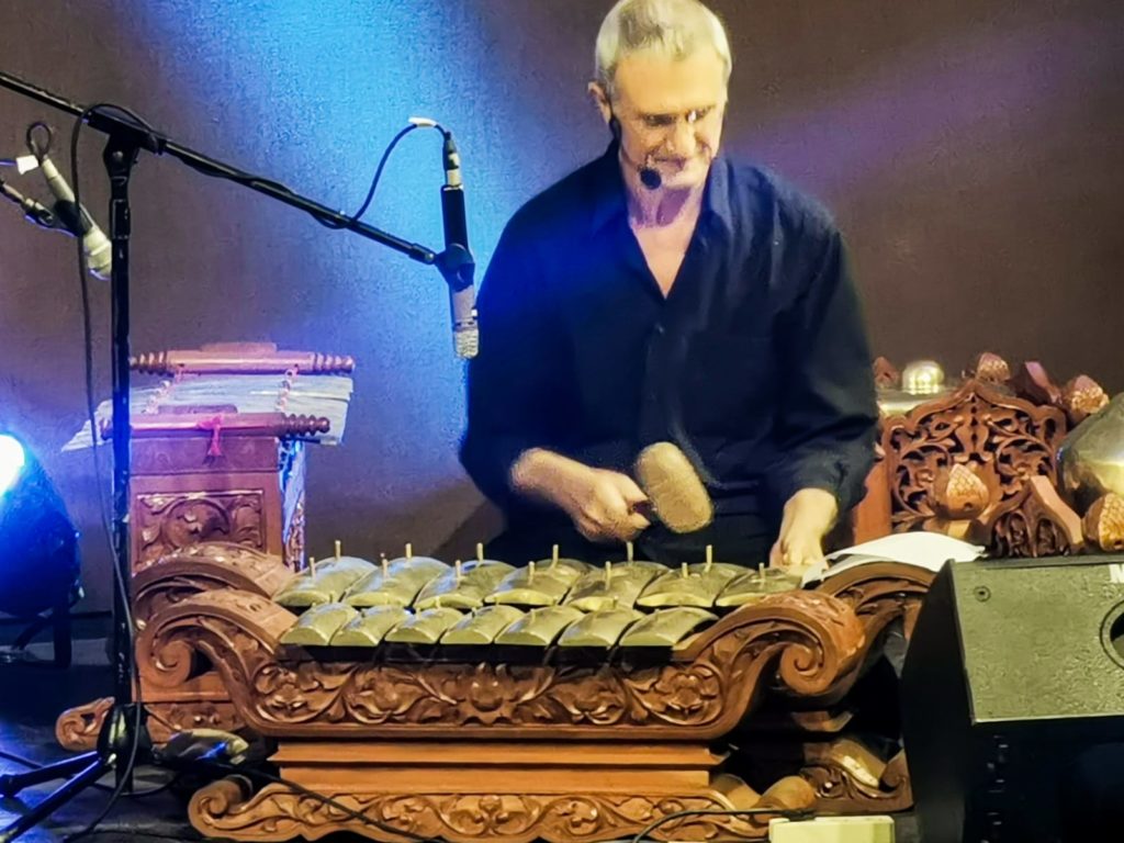 Pertunjukan Tari dan Gamelan di Universitas Ciputra Rangkul Seniman Prancis
