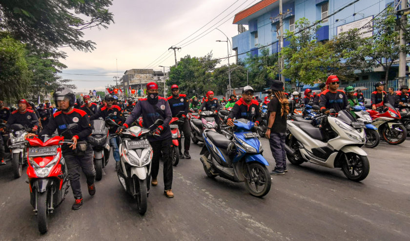 Demo Buruh dan Mahasiswa Jatim Tolak Harga BBM Naik