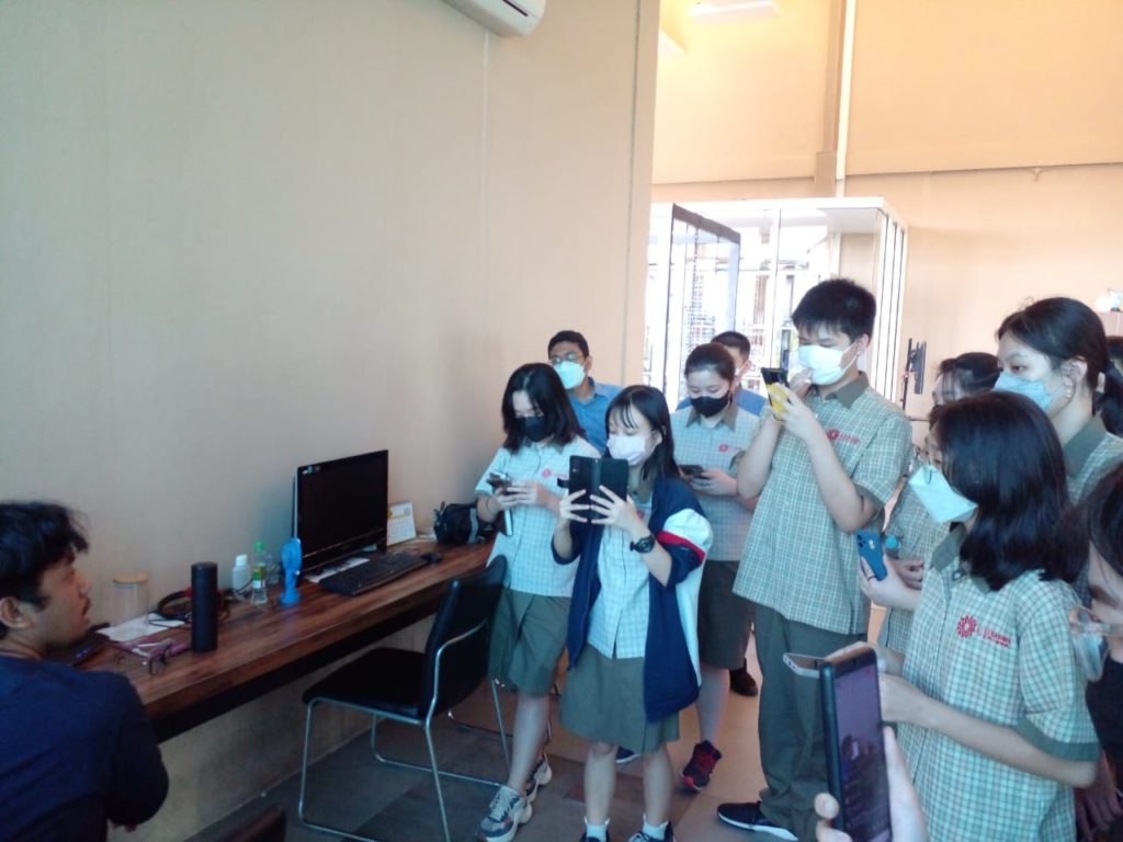 SMA Little Sun Belajar Jurnalistik ke Suara Surabaya Media - Suara Surabaya